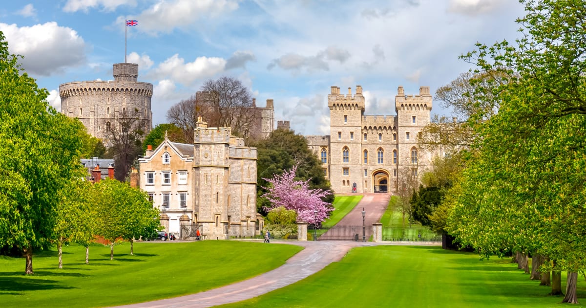 Golden Tours' Windsor Sightseeing Tour (Half Day) | The School Trip